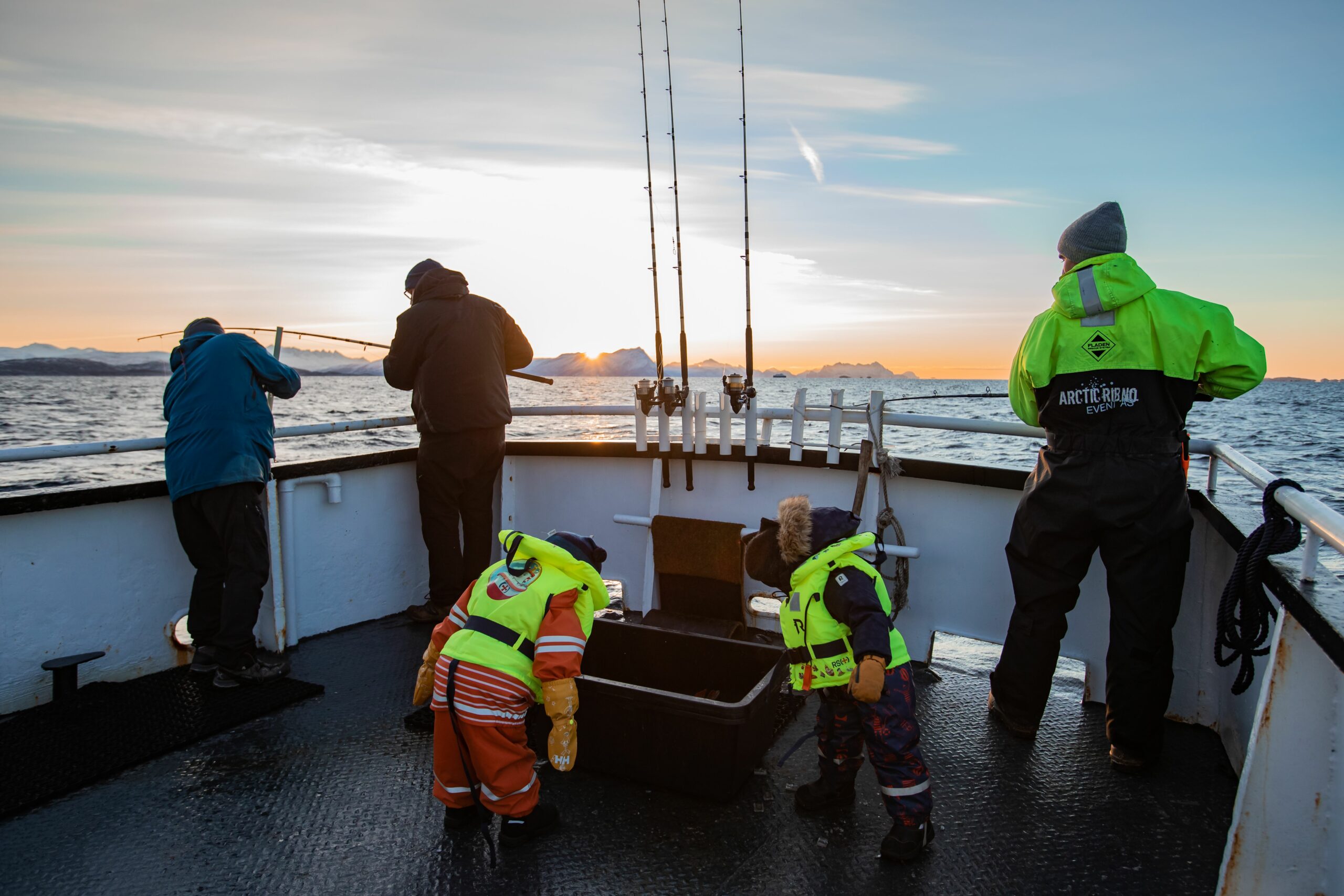 Deep sea fishing - join our fishing boat MS Medstraum - Visit Bodø
